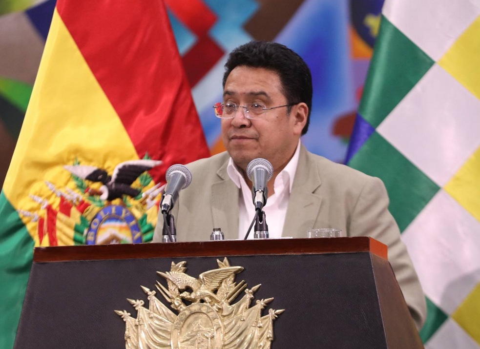 Revelan que el exministro César Siles tiene orden de aprehensión por el ...