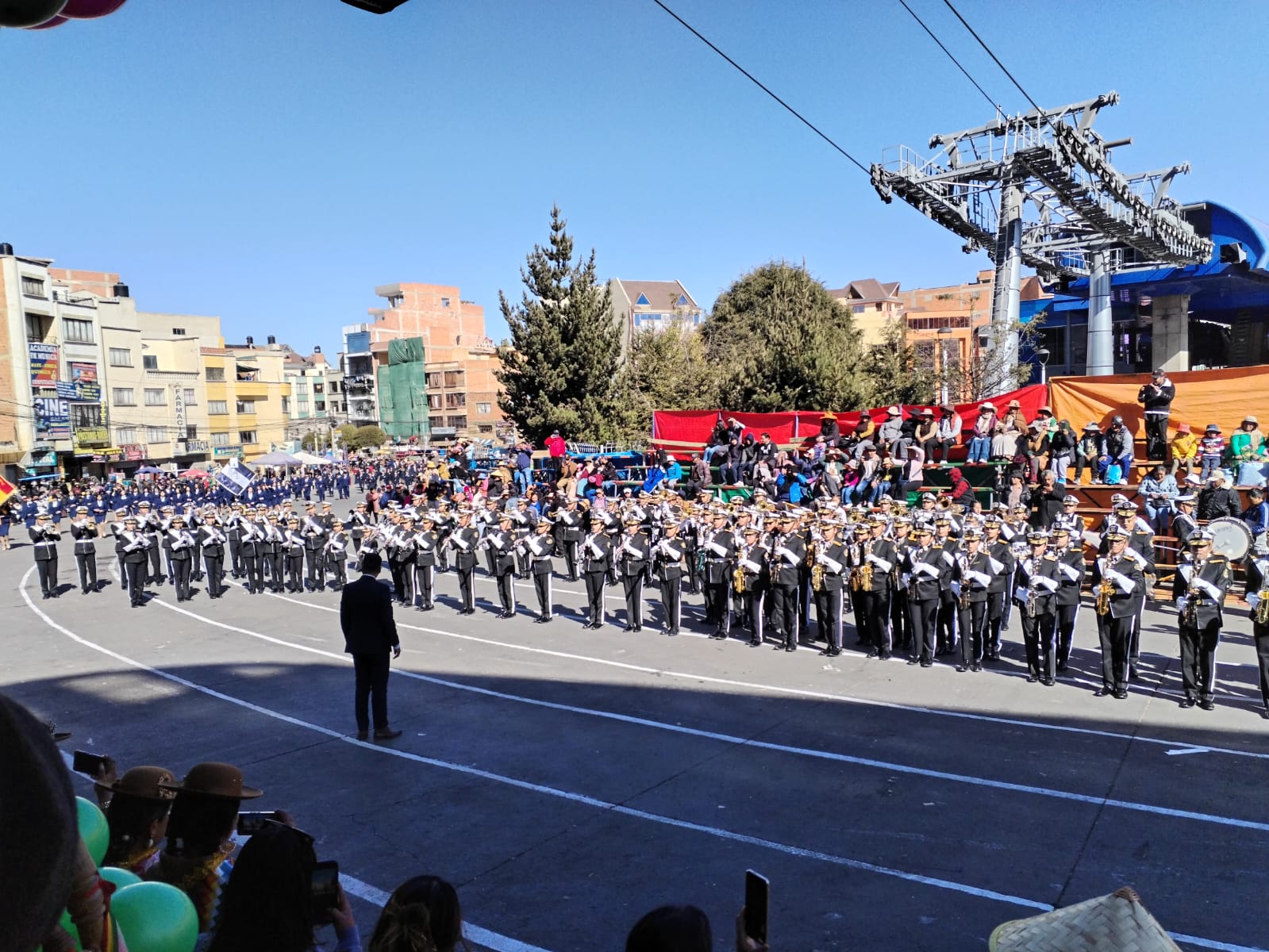 Los distritos 4 y 6 de El Alto rinden con civismo su homenaje a la ...