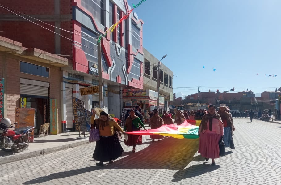 El Alto: Organizaciones vivas del Distrito 14 rinden su homenaje a ...